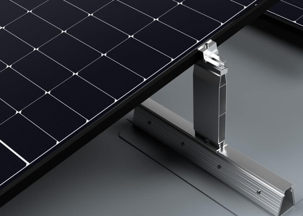 Photovoltaic mounting on flat rubber roofs: Roof-Solar EPDM