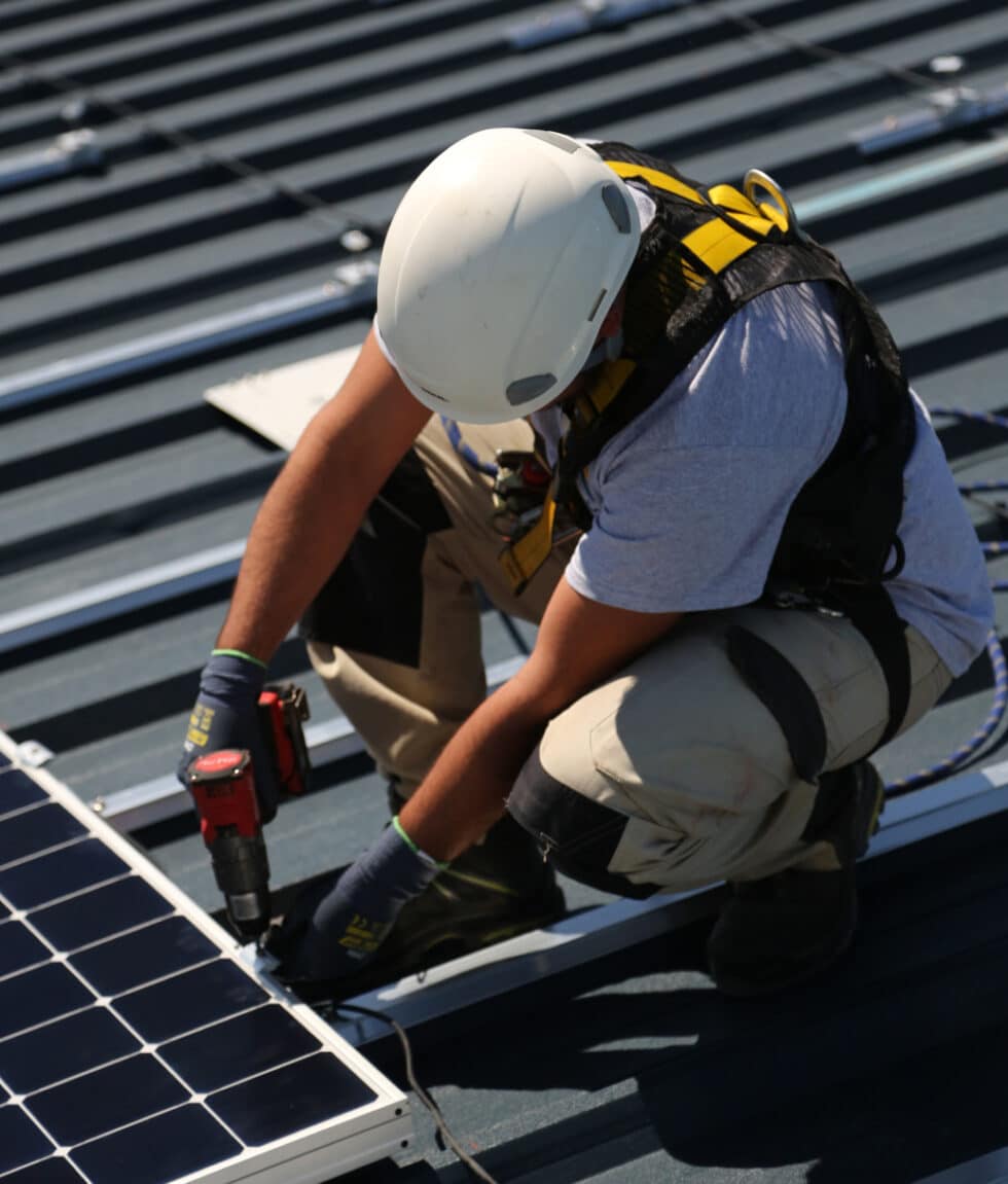 Photovoltaic mounting on flat rubber roofs: Roof-Solar EPDM