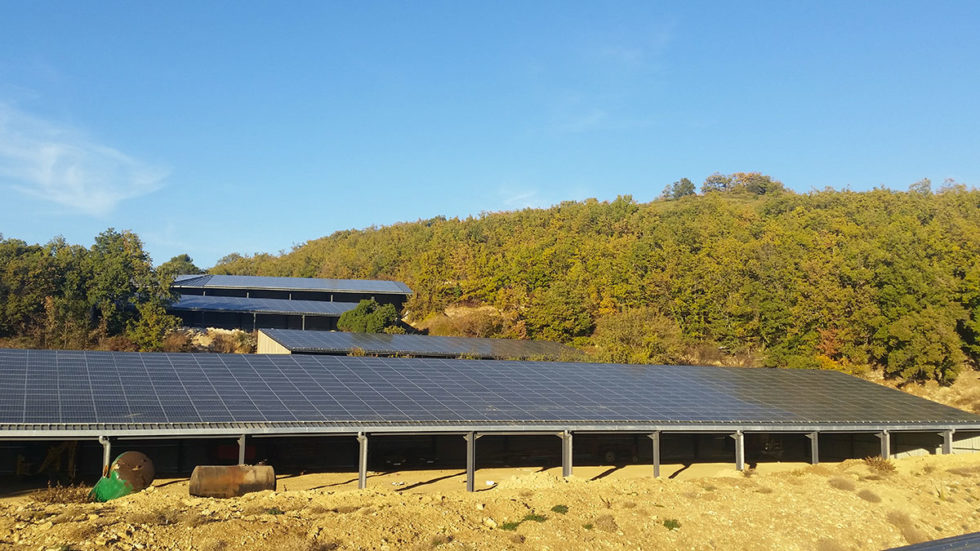 Photovoltaic roofs of a horse-riding arena - Dome Solar
